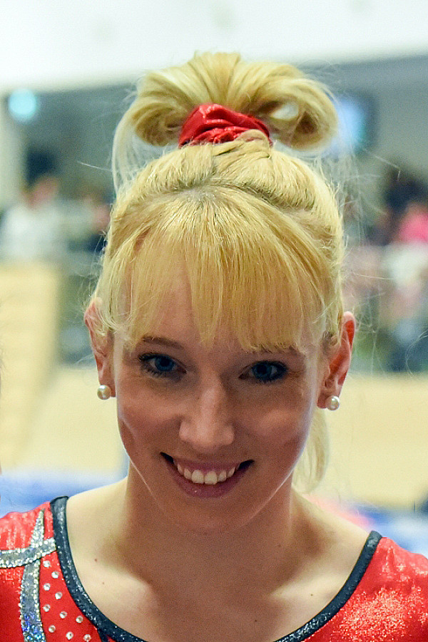 Janine Berger geht bei den Deutschen Kunstturn-Meisterschaften in ...