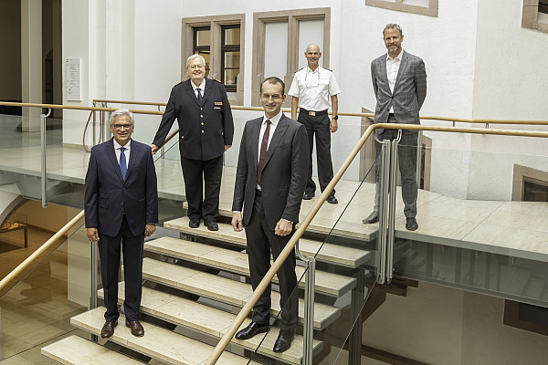 Marc Diening erhält höchste Feuerwehrauszeichnung im Ulmer Rathaus