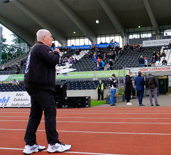Stadionsprecher Hans-Peter Behm seit 25 Jahren im Einsatz