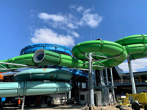 Eröffnung der neuen Rutschen im Donaubad verzögert sich erneut