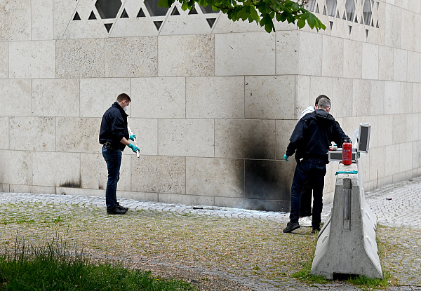 47 Jähriger Wegen Brandanschlag Auf Ulmer Synagoge Zu Fast Drei Jahren