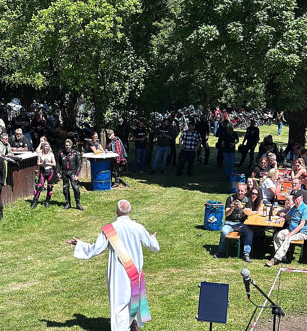 Bike und Beten - 200 Motorradfahrer samt Maschinen erhalten Segen