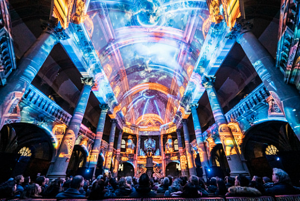 Kirche mal anders: eine magische Projections-Show in Neu-Ulms St. Johann Baptist